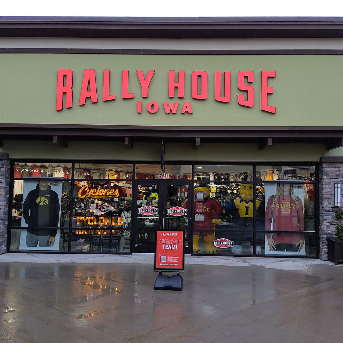 Rally House Outlets of Des Moines | Iowa Hawkeyes Shop