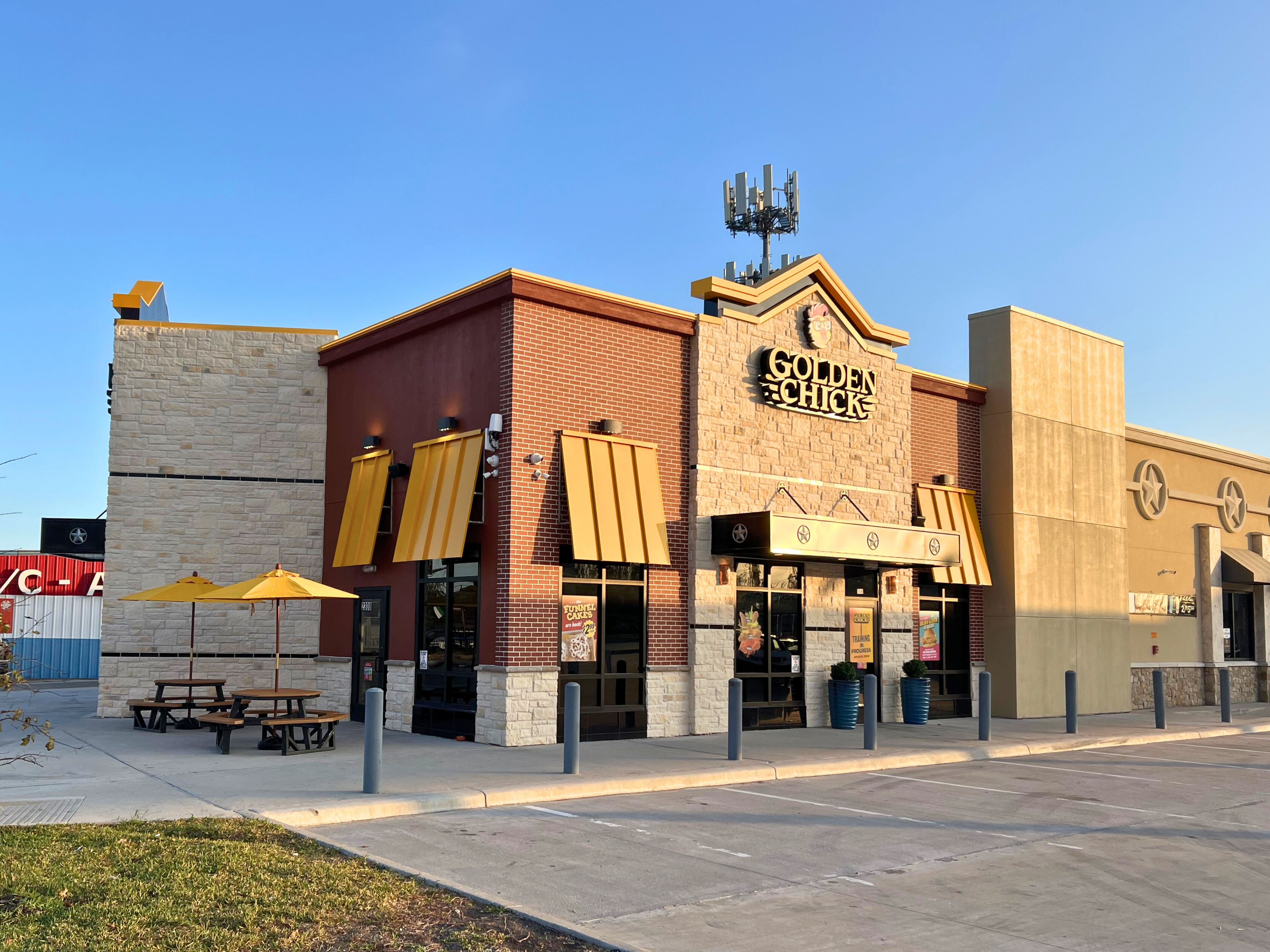 Golden Chick Location in Baytown , TX | 1436
