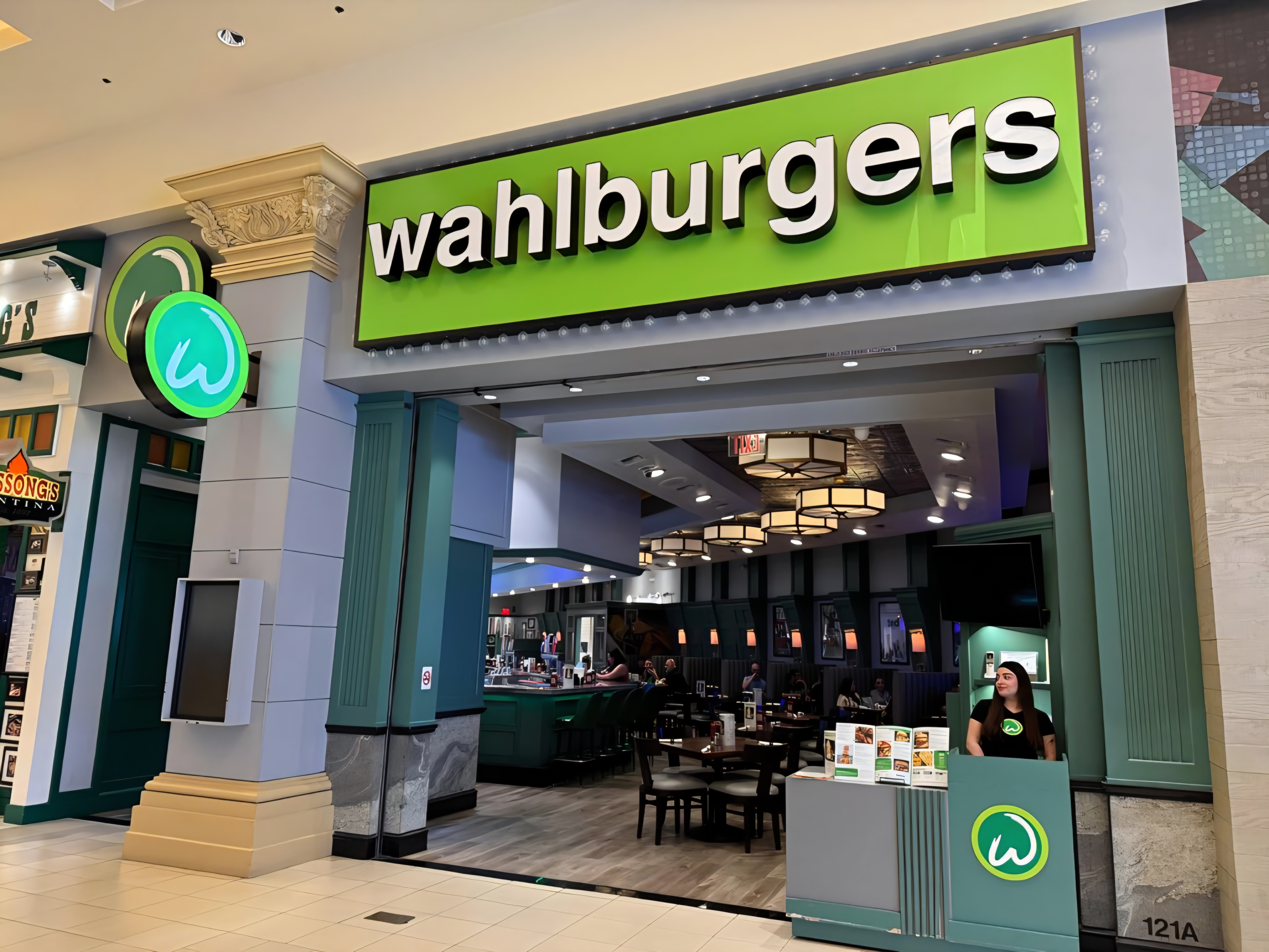 Shops at Mandalay Bay | Wahlburgers – Las Vegas, NV