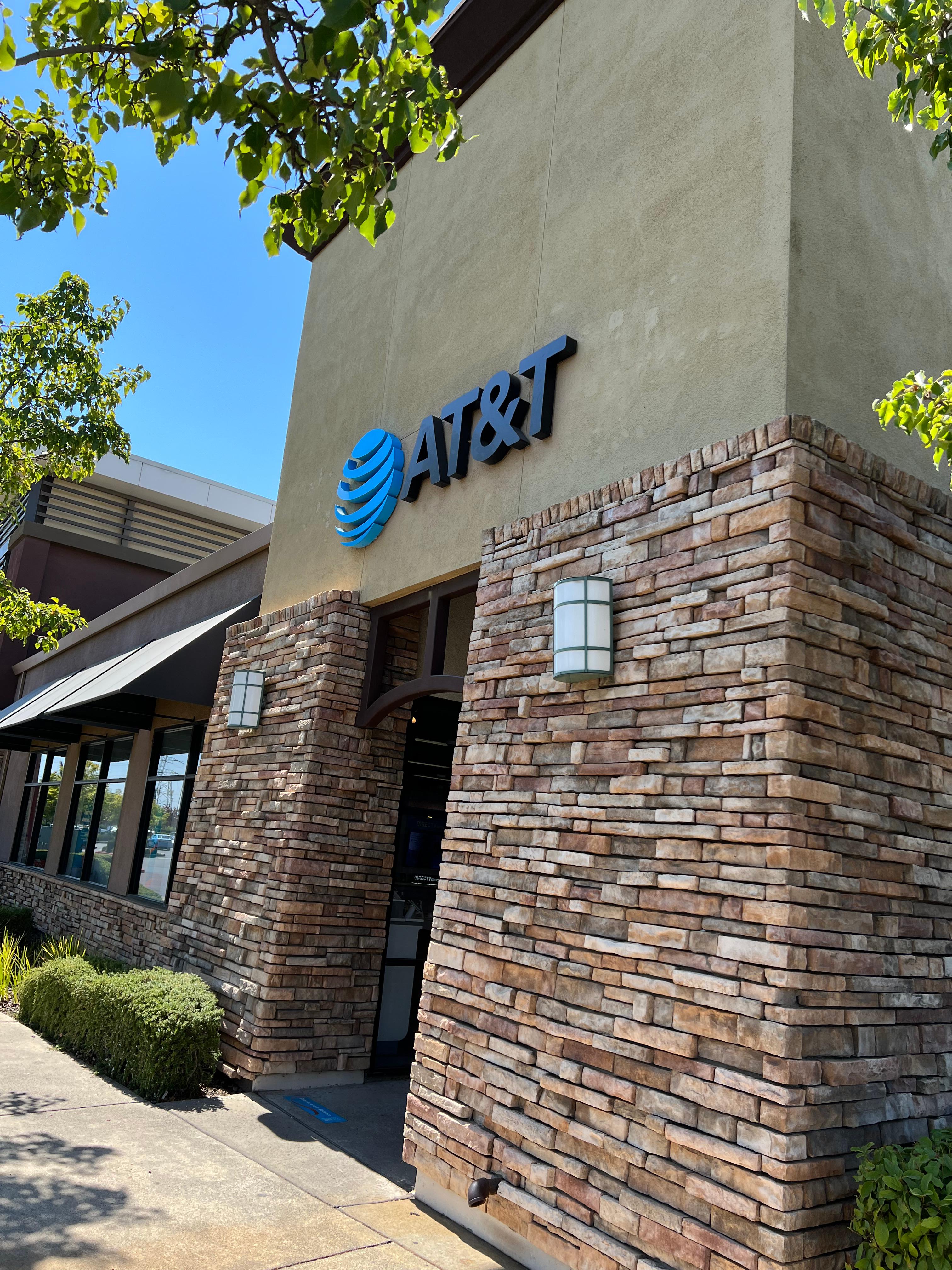 Phones, Internet & Holiday Tech Gifts at AT&T | AT&T Creekside - 1136 ...