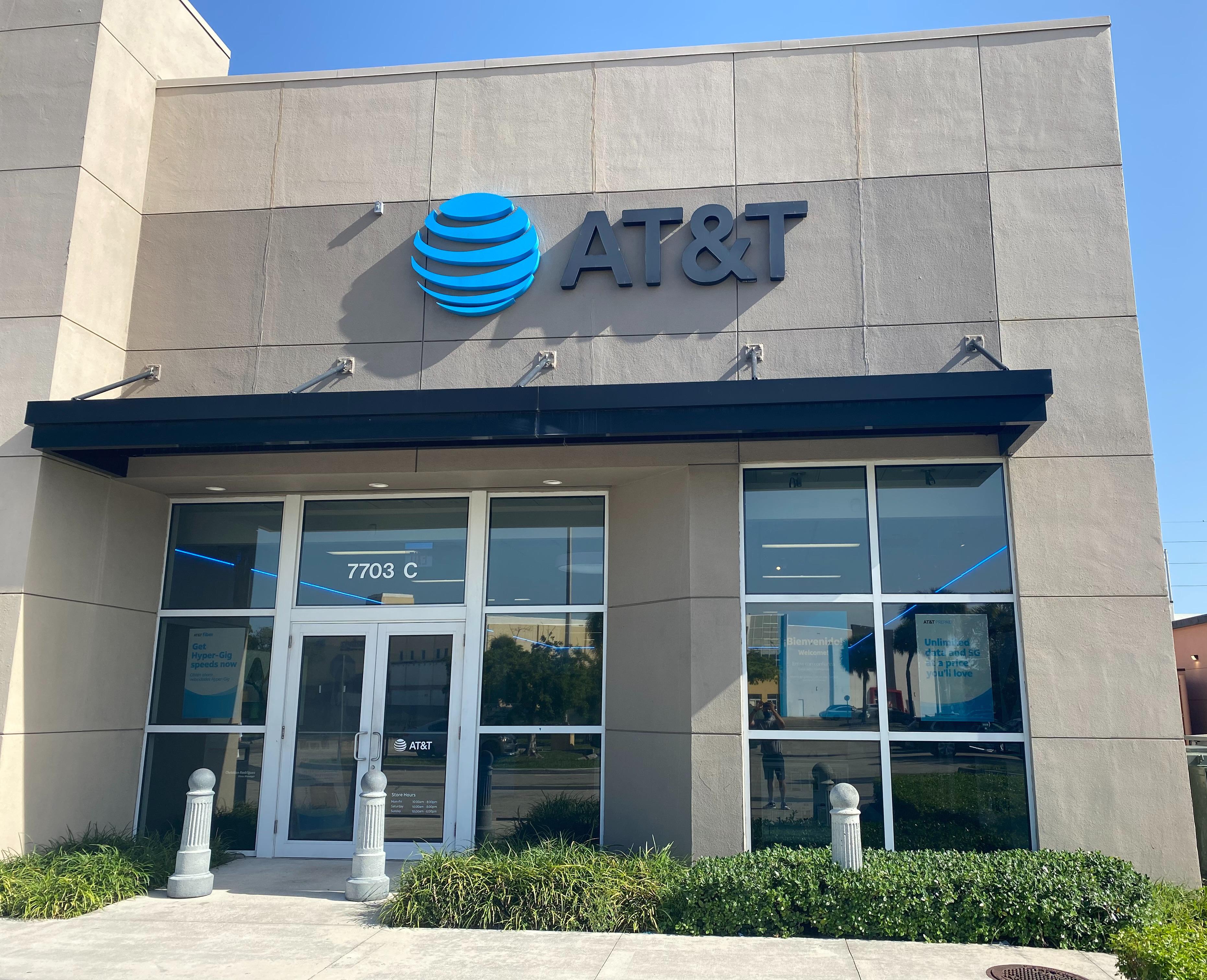 Phones, Internet & Holiday Tech Gifts at AT&T | AT&T Mall of Americas ...