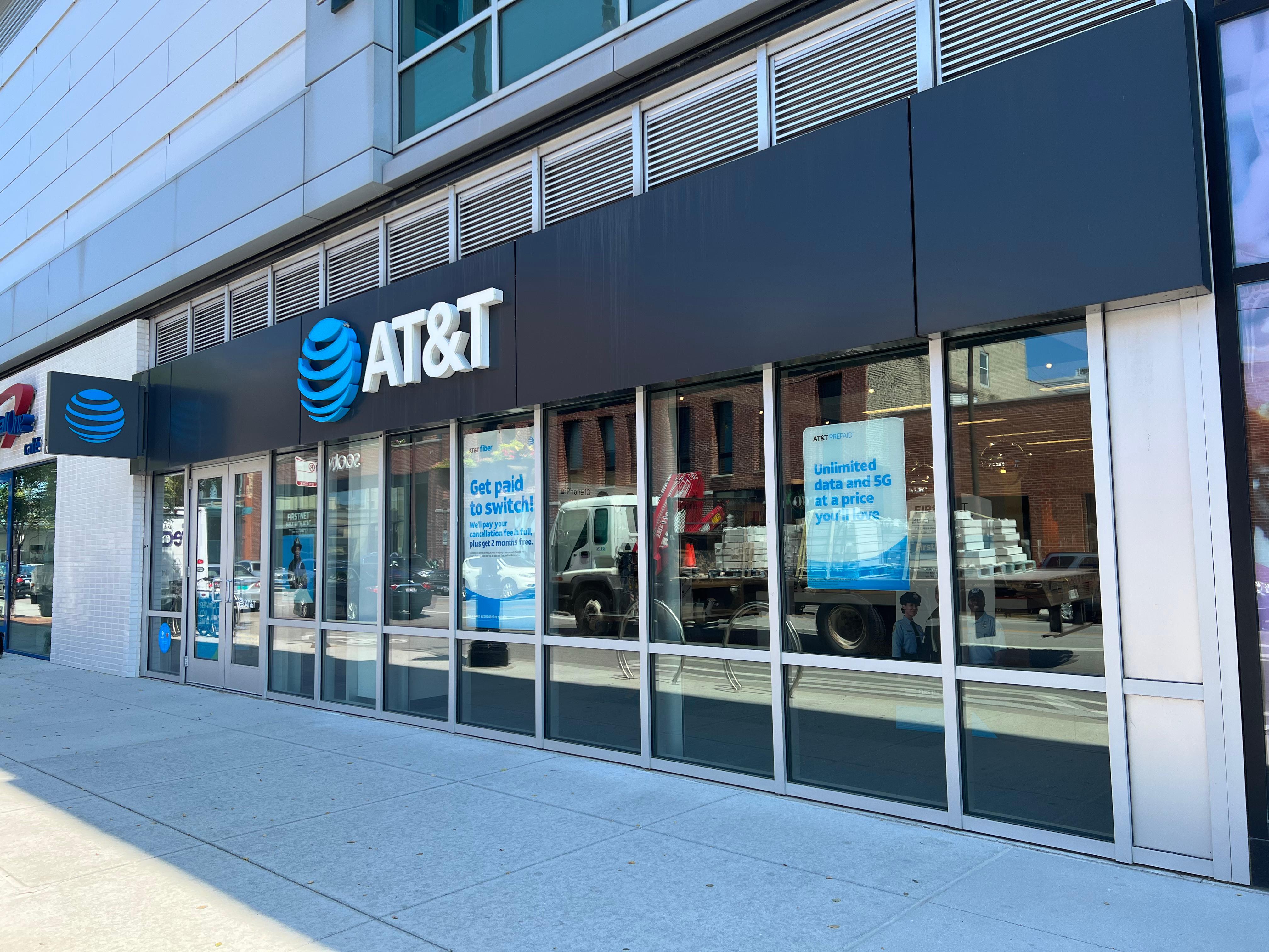 Phones, Internet & Holiday Tech Gifts at AT&T | AT&T Lincoln Park ...