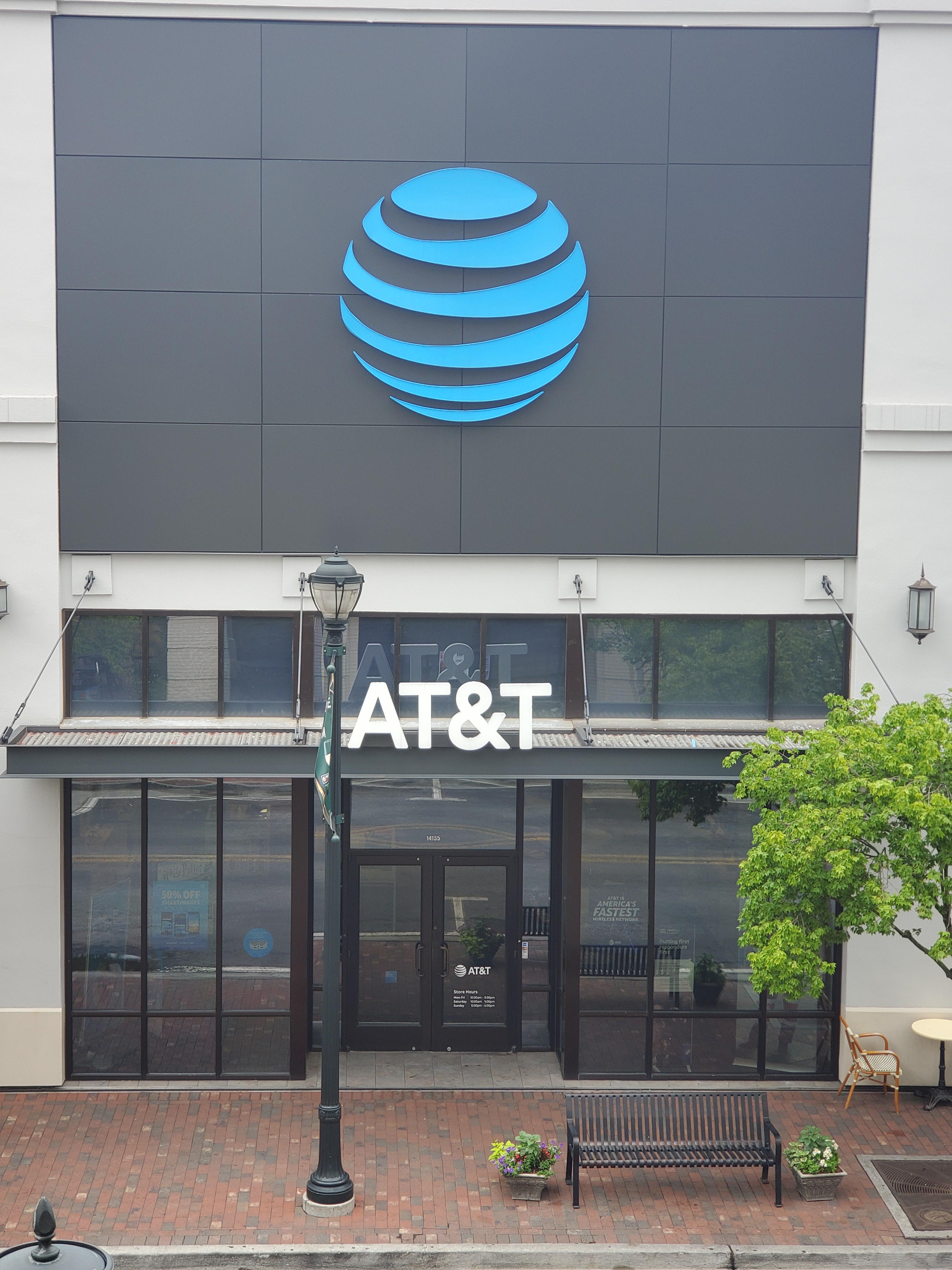 Phones, Internet & Holiday Tech Gifts at AT&T | AT&T Atlantic Station ...