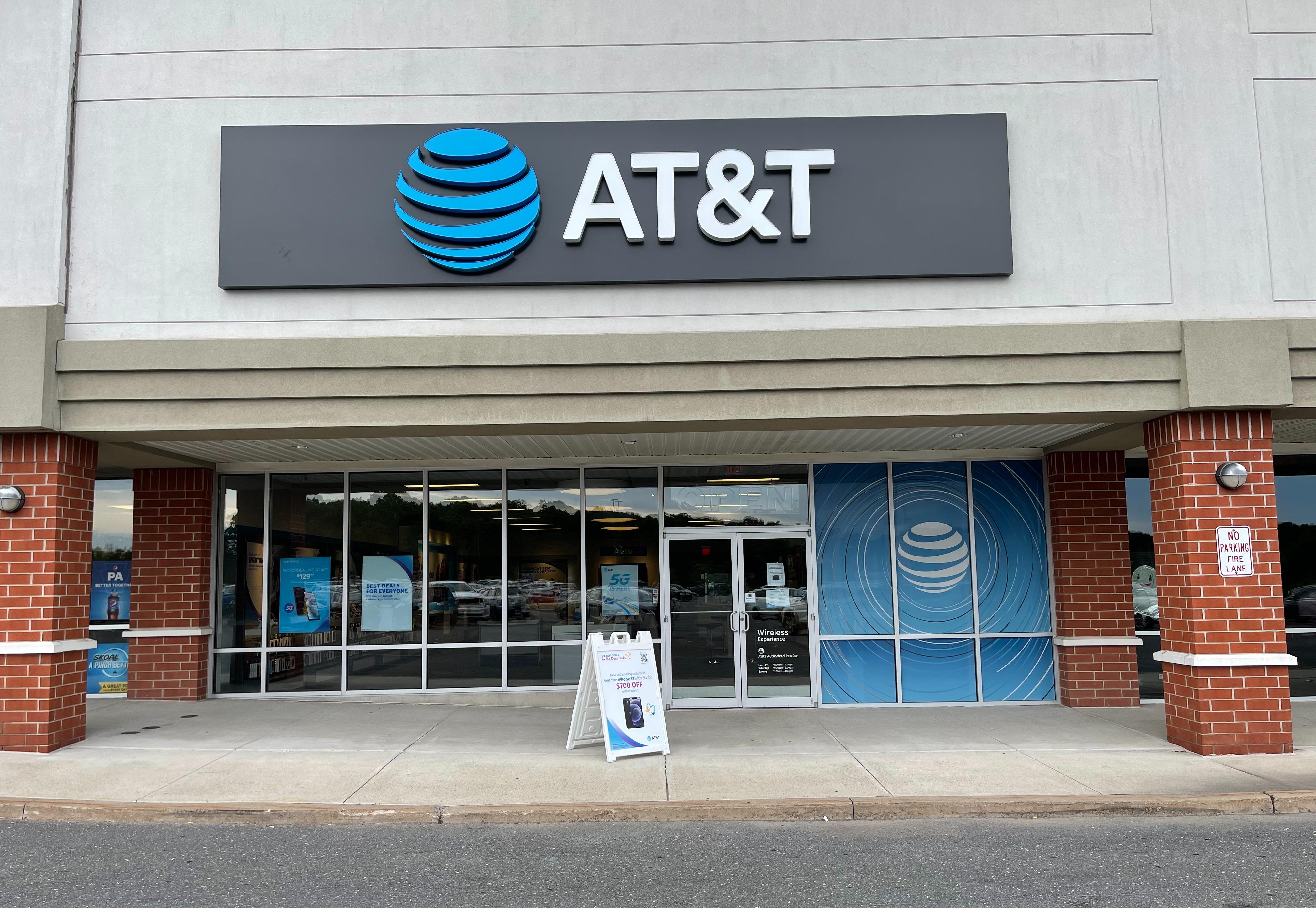 Phones, Internet & Holiday Tech Gifts at AT&T | AT&T HT Commons - 45 ...