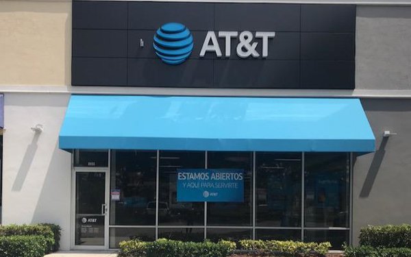 Phones, Internet & Holiday Tech Gifts at AT&T | AT&T Doral 41st Street ...