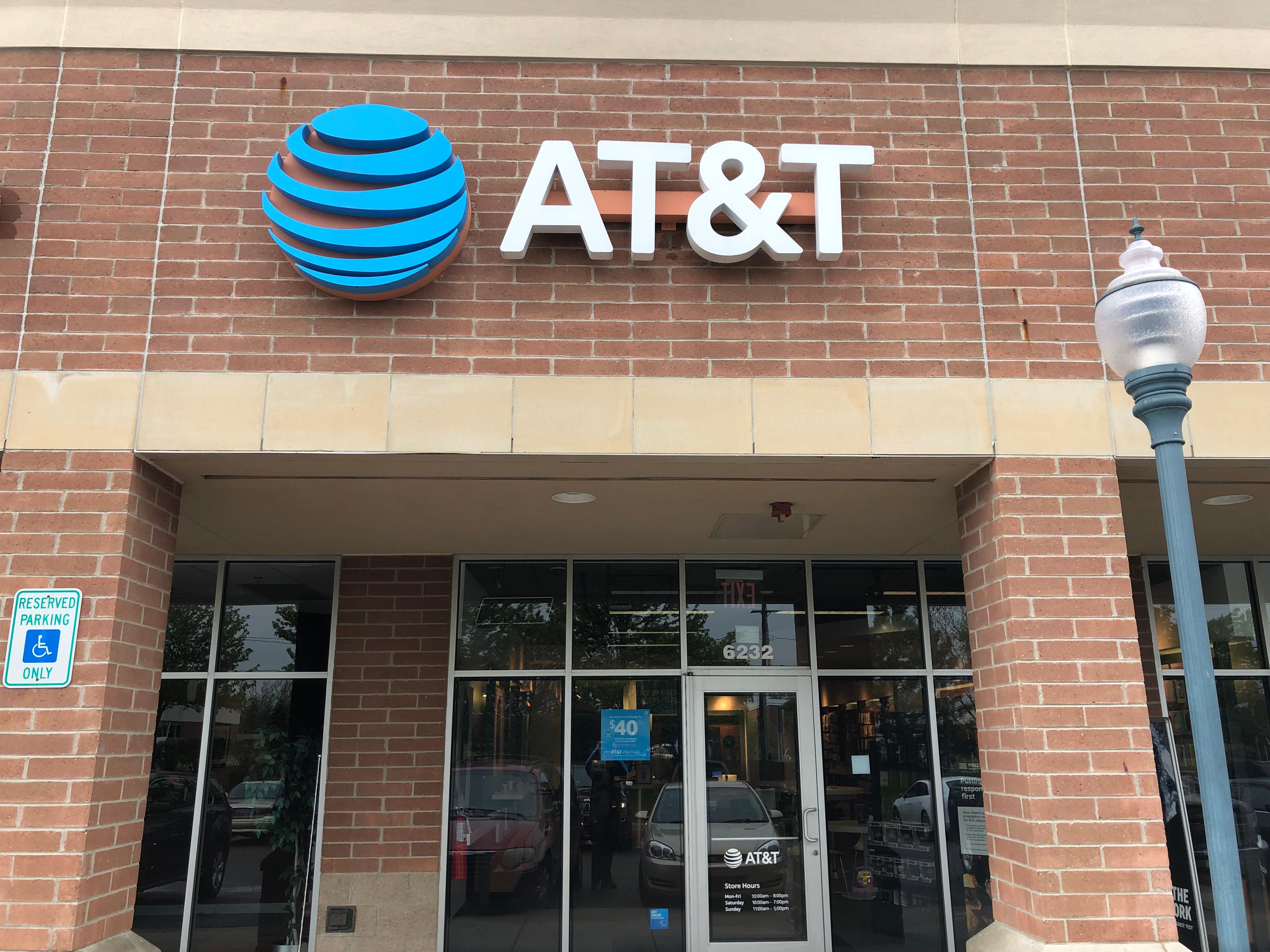 Teléfonos, internet y regalos tecnológicos festivos en AT&T | AT&T ...
