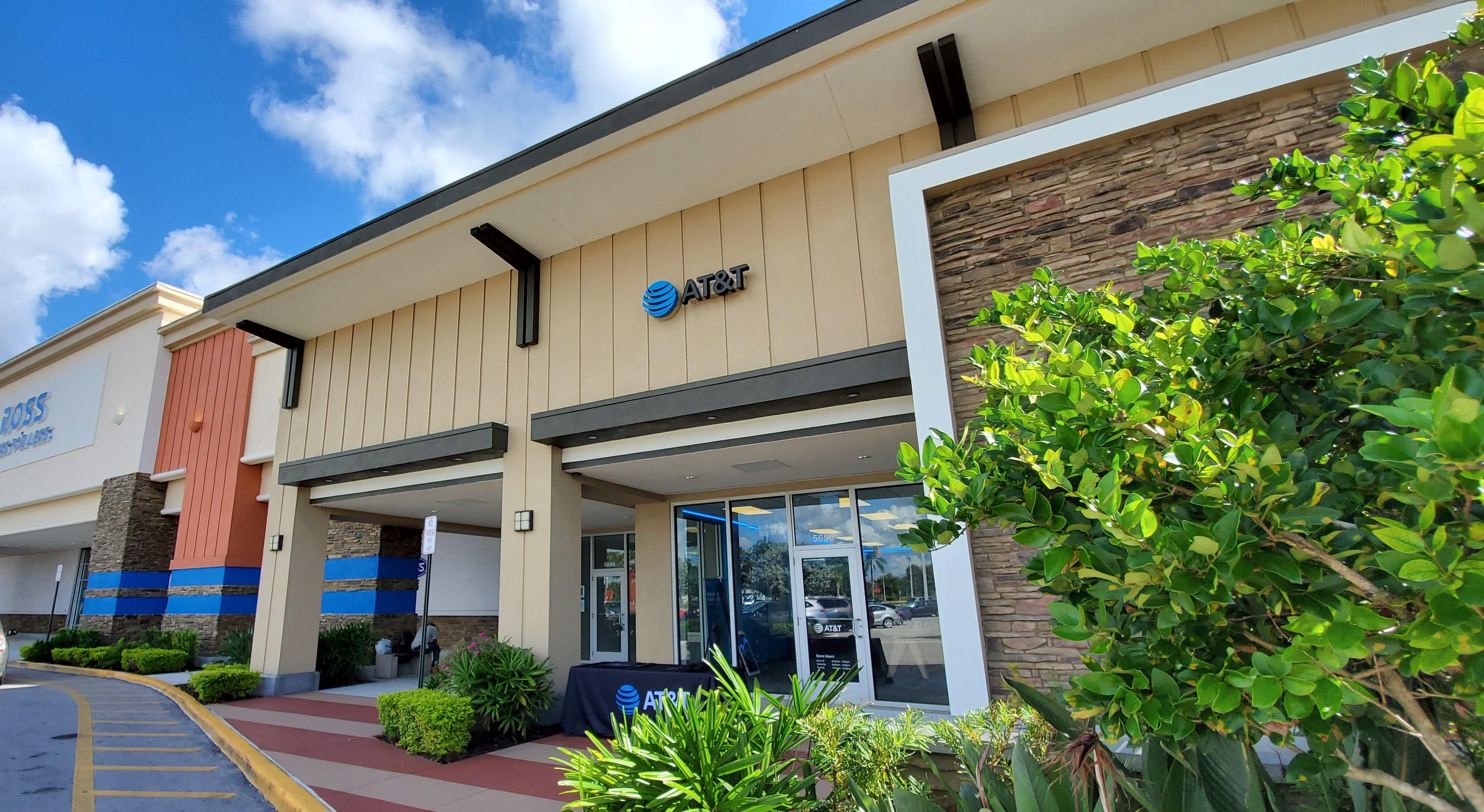 Teléfonos, internet y regalos tecnológicos festivos en AT&T | AT&T ...