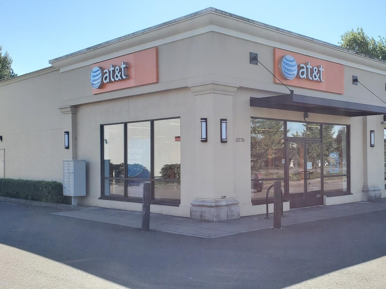 Phones, Internet & Holiday Tech Gifts at AT&T | AT&T Gateway Street ...