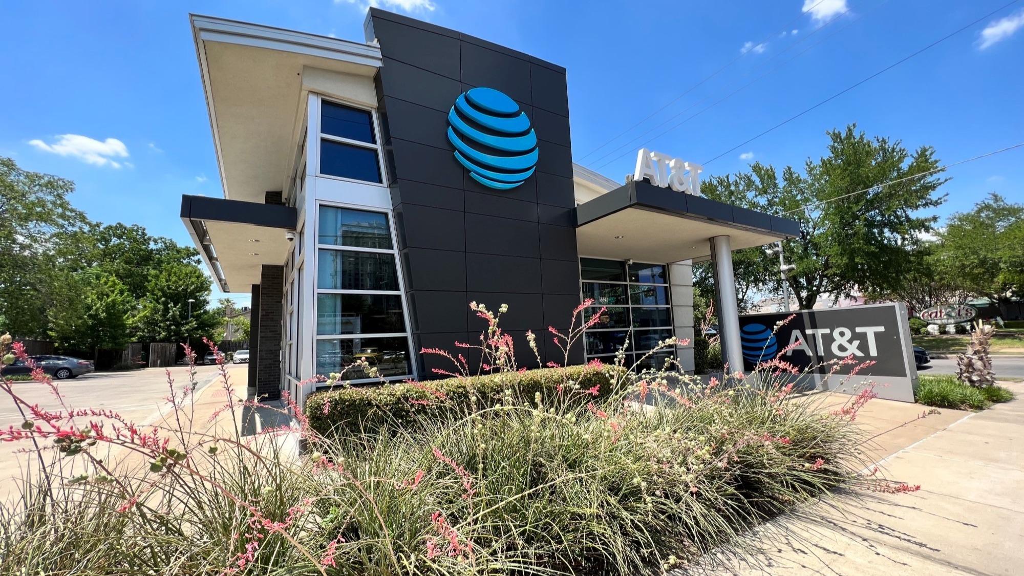 Phones, Internet & Holiday Tech Gifts at AT&T | AT&T Oak Lawn Ave ...