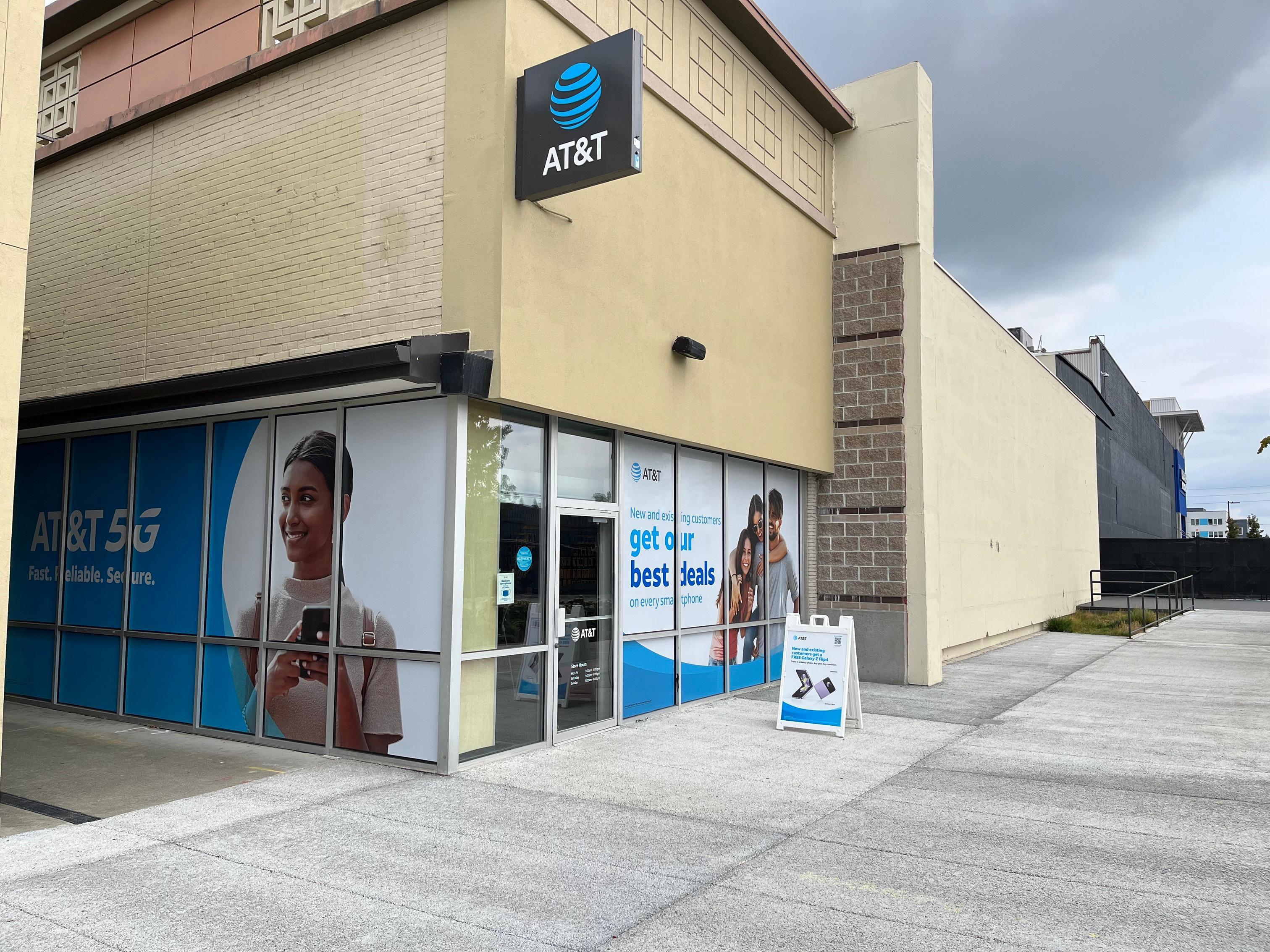 Phones, Internet & Holiday Tech Gifts at AT&T | AT&T Northgate Station ...