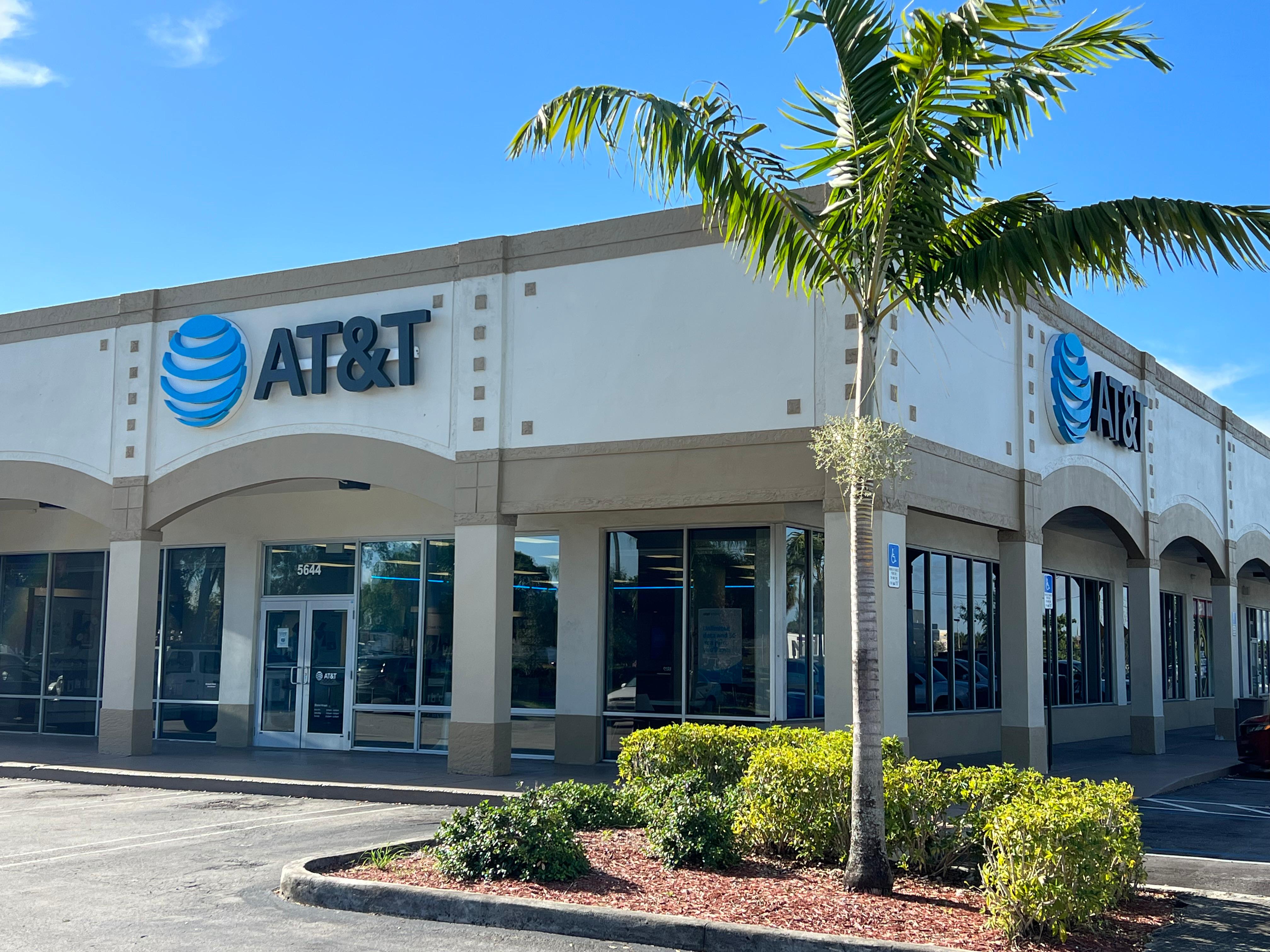 Phones, Internet & Holiday Tech Gifts at AT&T | AT&T Palmetto Lakes ...